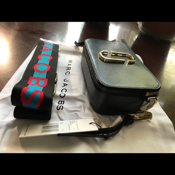 Marc Jacobs | Bags | Marc Jacobs The Logo Strap Snapshot Crossbody Bag | Poshmark